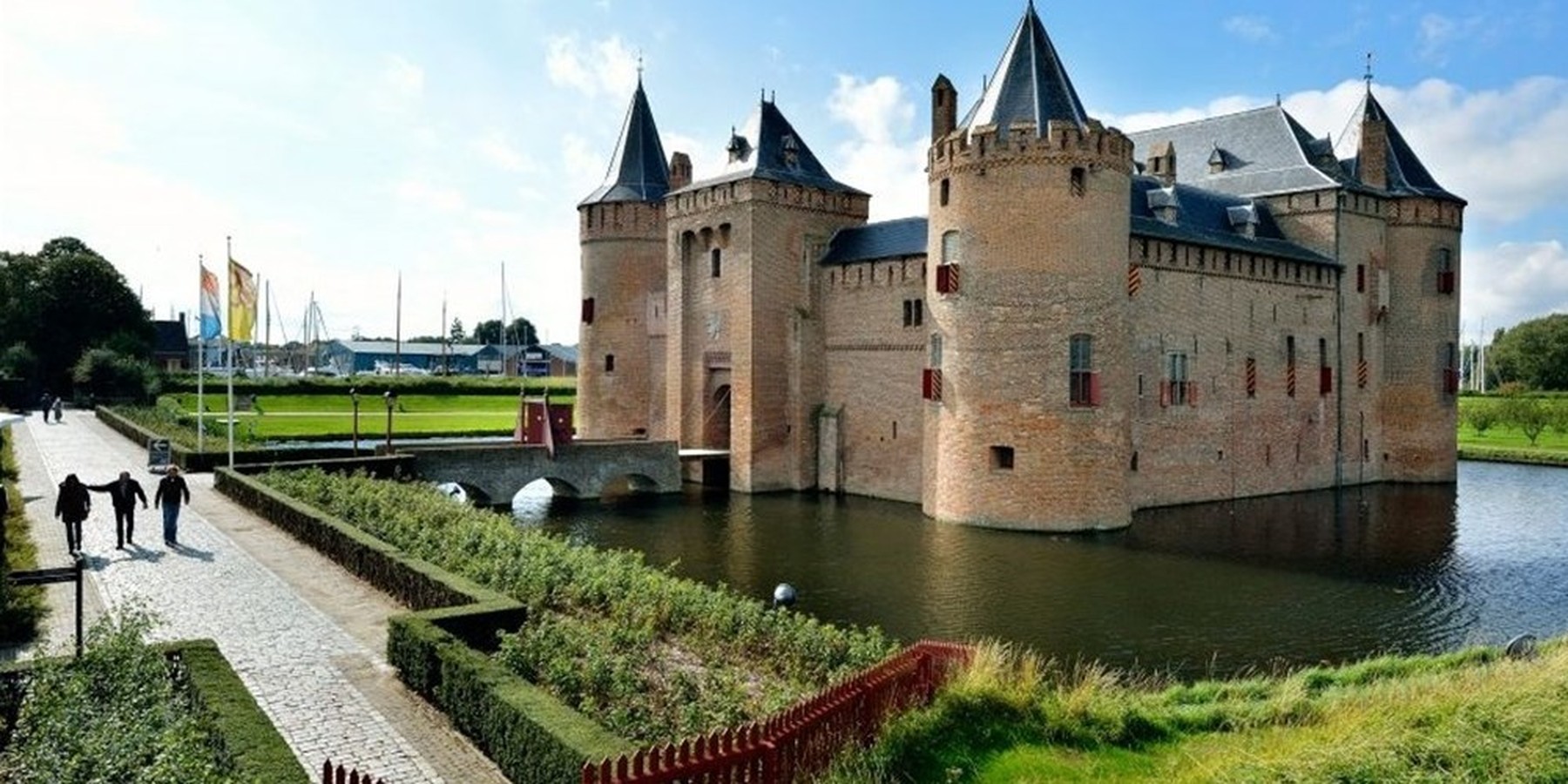 Muiden: ein schönes Ziel auf dem Markermeer mit Muiderslot und Fort ...