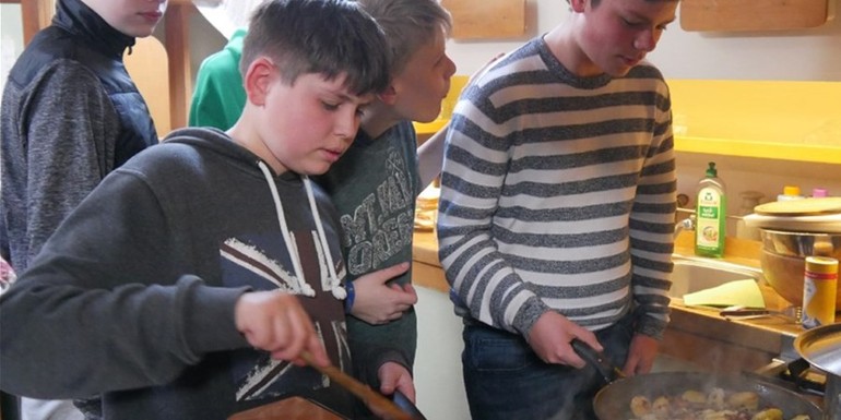 Schoolreis I Zelf koken tijdens zeilreis I Handige tips | NAUPAR