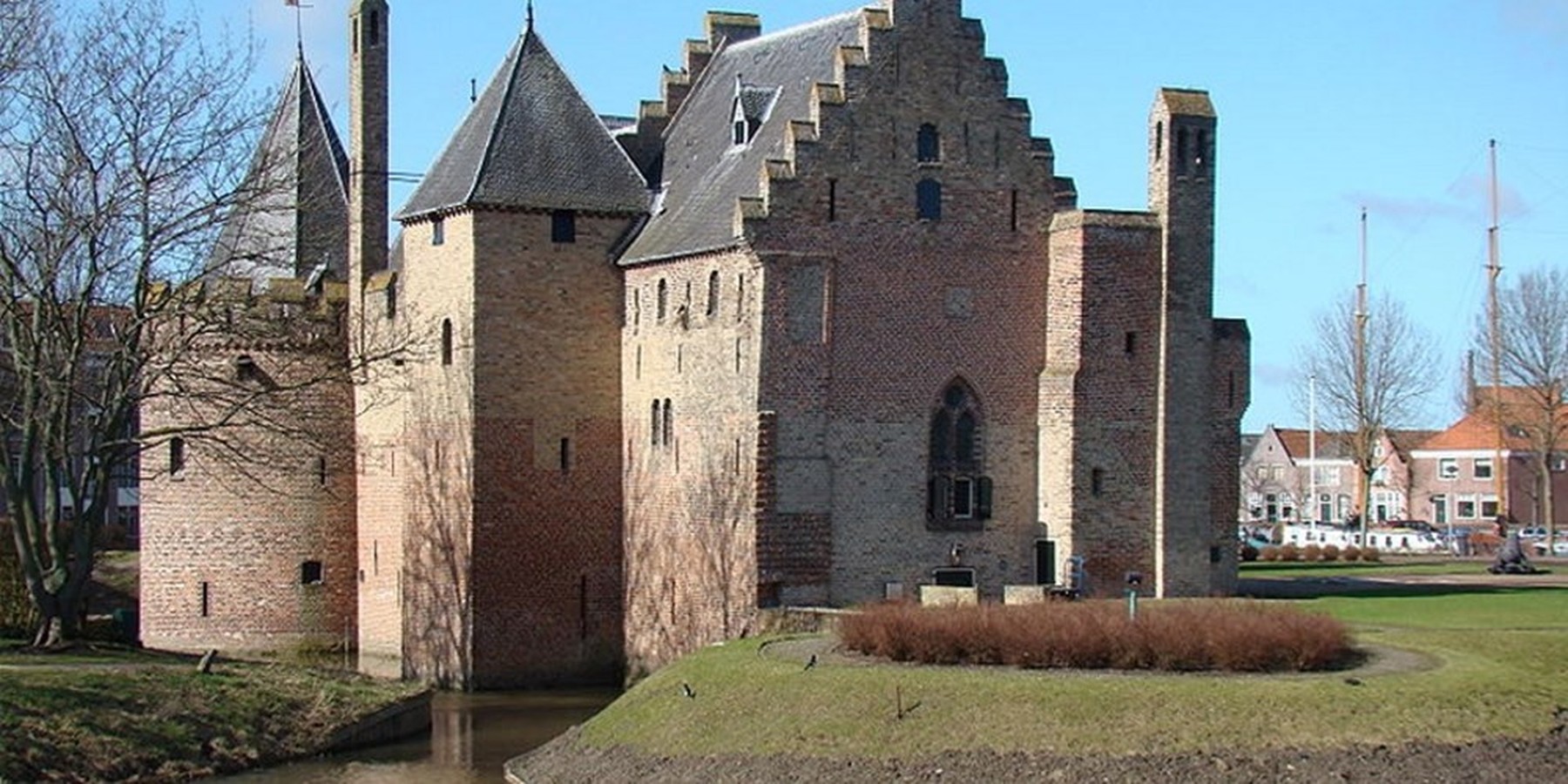 Castle Radboud Medemblik. More info at Naupar.com. | NAUPAR